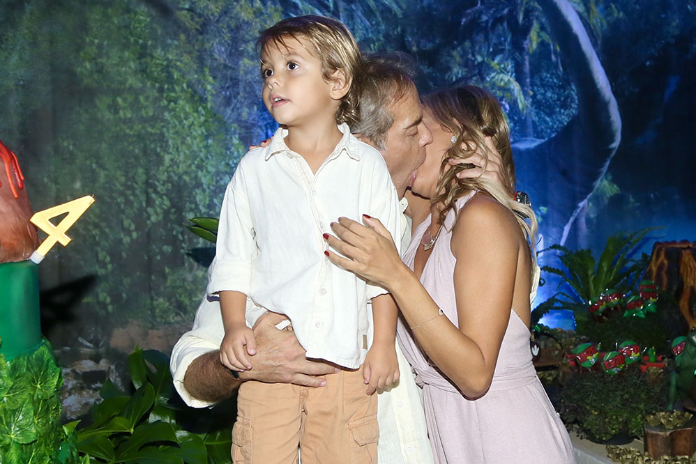 Luisa Mell reata casamento na festa de aniversário do filho - OFuxico