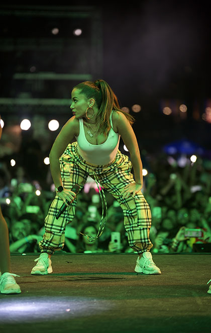 Anitta coloca Brasília para dançar no aniversário da cidade - OFuxico