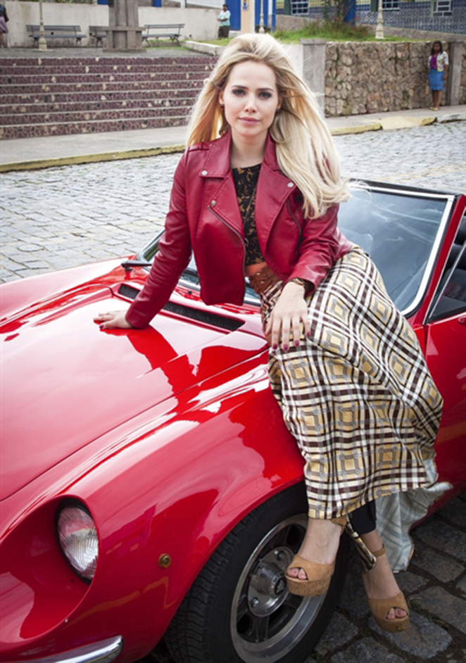 Leticia Colin aparece loira para viver nova personagem. Vem ver! - OFuxico