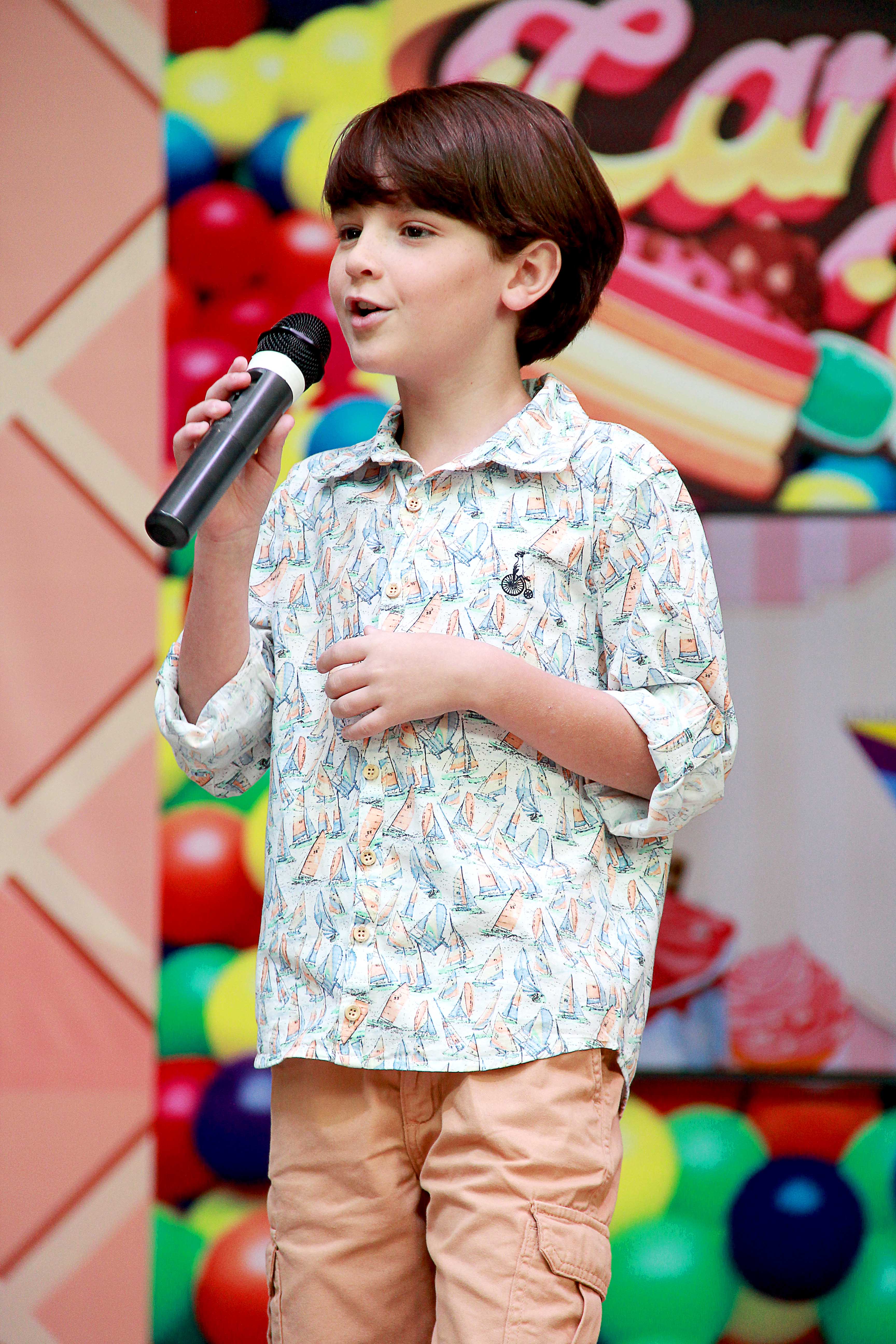 Théo Medon, da novela As Aventuras de Poliana, levanta público em ...