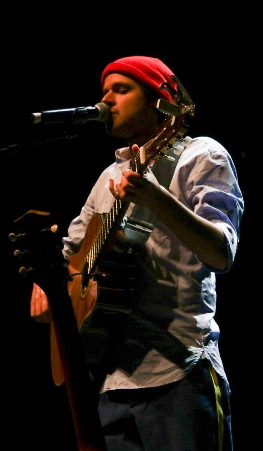 Famosas prestigiam show intimista de Rubel. Vem ver! - OFuxico