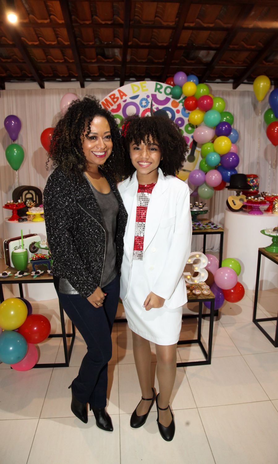 Duda Pimenta celebra os 13 anos com festa baseada no samba - OFuxico