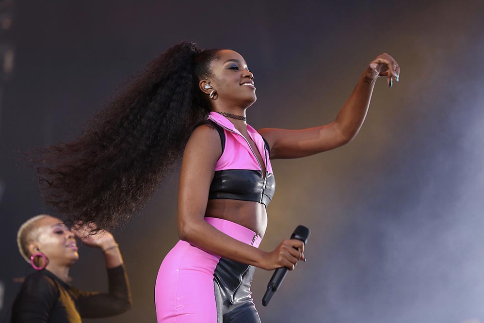 Iza agita fãs com super show no Game XP 2019 - OFuxico