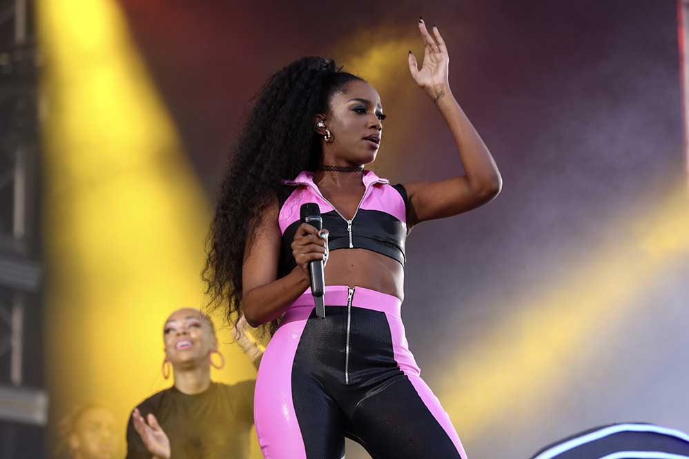 Iza agita fãs com super show no Game XP 2019 - OFuxico
