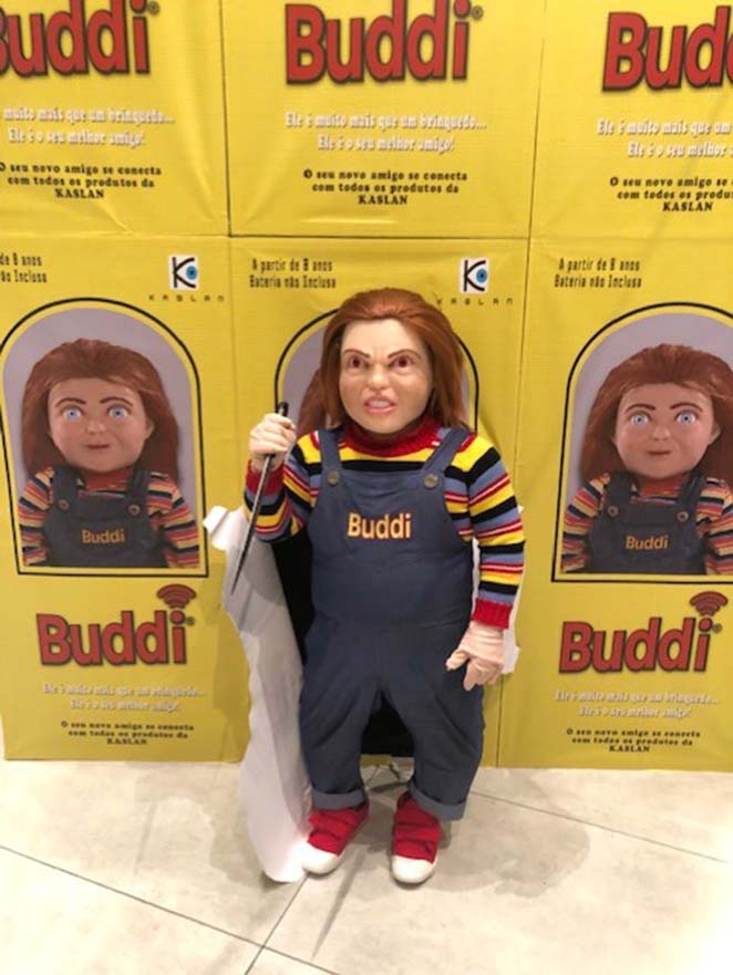 Silvio Santos faz câmera escondida com o boneco Chucky - OFuxico