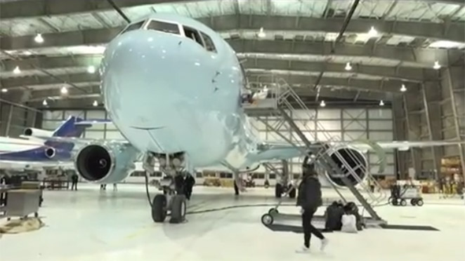 Drake chega ao Brasil em seu boeing particular. Conheça a aeronave ...