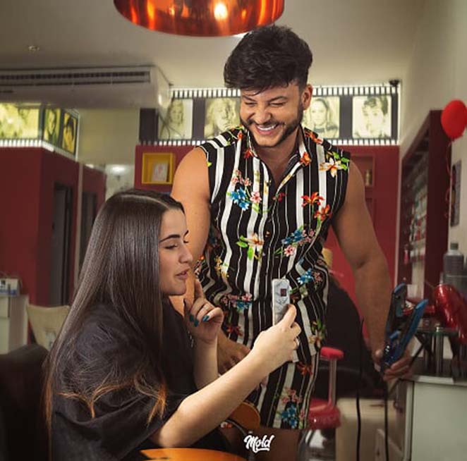 Atriz Letícia Faria realça as mechas do ombré hair - OFuxico