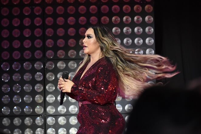 Com look brilhante, Márcia Fellipe grava DVD em Fortaleza - OFuxico