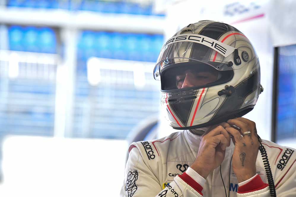 Caio Castro anuncia carreira de piloto na Porsche Cup - OFuxico