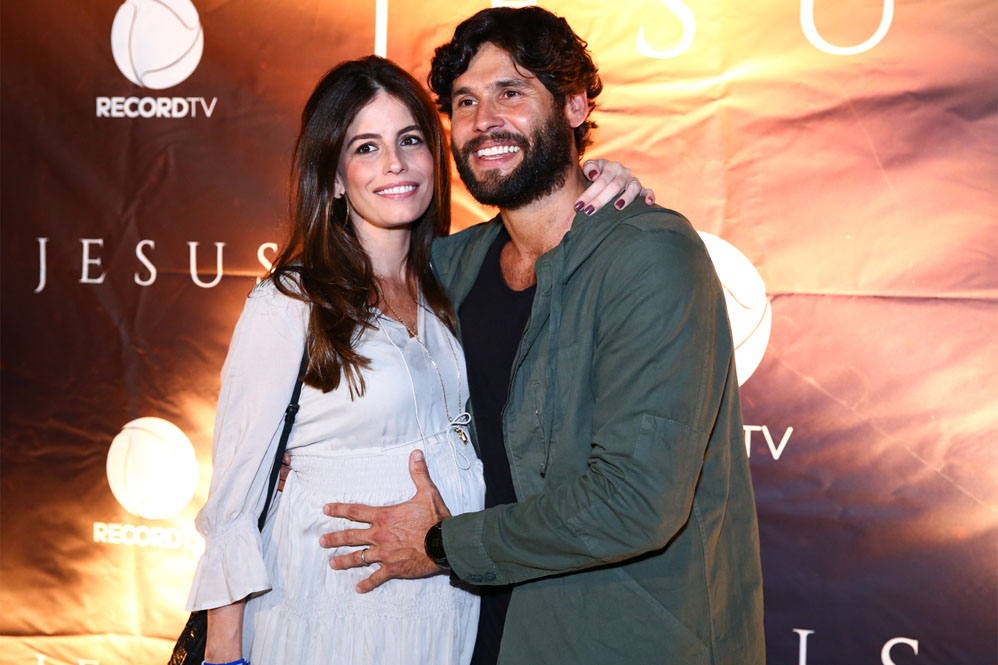 Elenco acompanha a estreia da novela Jesus em cinema carioca - OFuxico