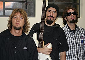 Detonautas homenageiam Rodrigo Netto em novo videoclipe - OFuxico