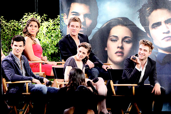 Elenco de Eclipse se reúne no palco de Jimmy Kimmel - OFuxico