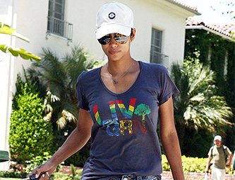 Halle Berry é estrela de 'Shoe Addicts Anonymous' - OFuxico