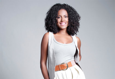 Nanda Lisboa é a nova madrinha de bateria da Pérola Negra - OFuxico