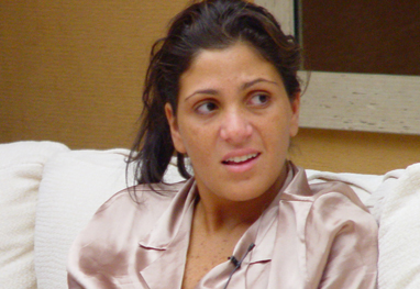 Ex-BBB Leka bate cartão na Secretaria do Estado - OFuxico