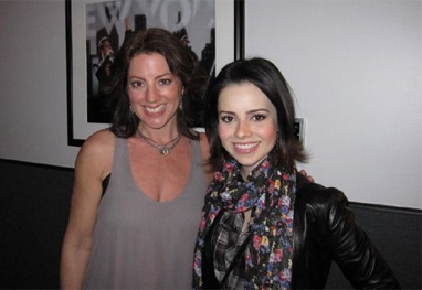 Sandy realiza sonho de conhecer cantora canadense - OFuxico