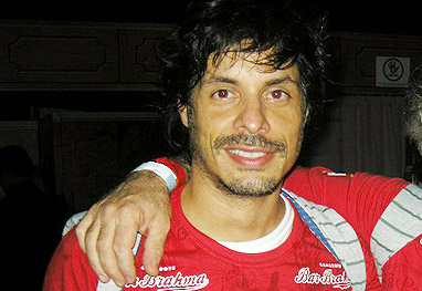 Apesar de corintiano, Daniel Alvim torce pela Vai-Vai - OFuxico