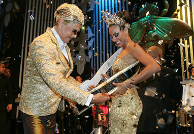 Sharon Menezes é coroada Rainha do Baile do Copacabana Palace - OFuxico