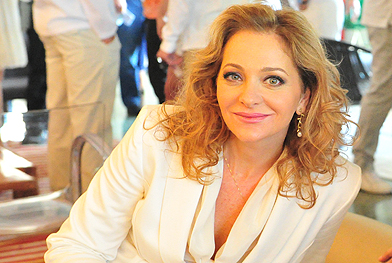 Alexandra Richter se inspira em Mulheres Ricas para novo personagem ...