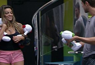 BBB12: Brothers se surpreendem com bonecos - OFuxico