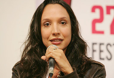 Maria Maya apresenta peça no Festival de Teatro de Curitiba - OFuxico