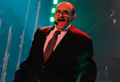 Sr. Barriga faz show em São Paulo - OFuxico