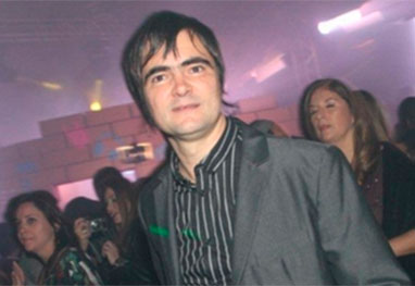 Samuel Rosa surpreende e canta com o filho no Altas Horas - OFuxico