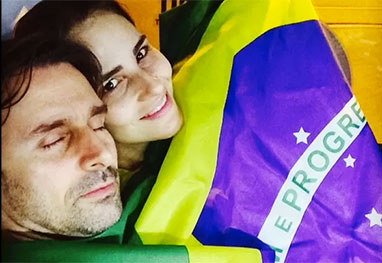 Fernanda Tavares e Murilo Rosa se enrolam na bandeira brasileira - OFuxico