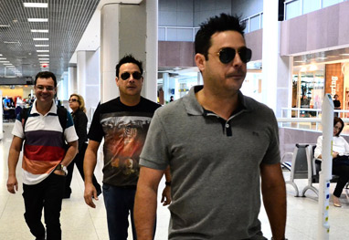 Vavá e Márcio, irmãos gêmeos do pagode, deixam o Rio de Janeiro juntos ...