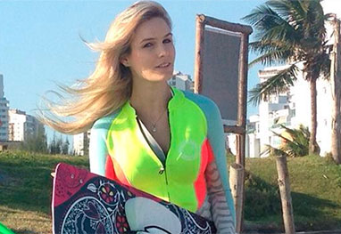 Morgane Martin pratica kitesurf na Barra da Tijuca - OFuxico