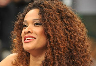 Cantora Leilah lança o lyric video de seu novo single, Alive - OFuxico