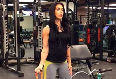 Mamãe fitness! Bella Falconi mostra parte do seu treino durante a gravidez - OFuxico