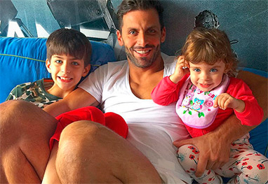 Henri Castelli aproveita o domingo com os filhos - OFuxico