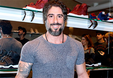 Marcos Mion surpreende por corpo musculoso em lançamento - OFuxico