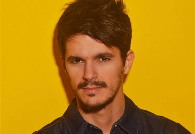 Após sucesso no teatro, Bruno Lopes assina com o SBT - OFuxico