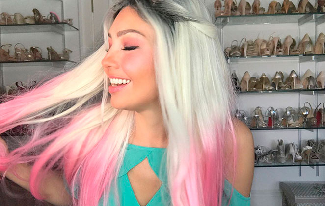 Mechas Rosa Em Cabelos Loiros Lisos