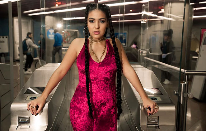 Ana Vitória Zimmermann posa para ensaio inspirado na Anitta - OFuxico