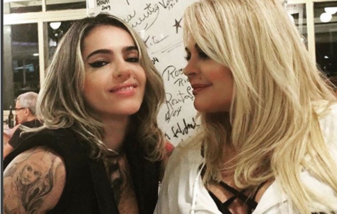 Monique Evans ganha declaração de amor na web - OFuxico