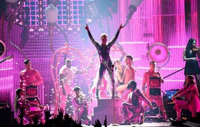 Pink lança clipe mostrando bastidores e imagens pessoais - OFuxico