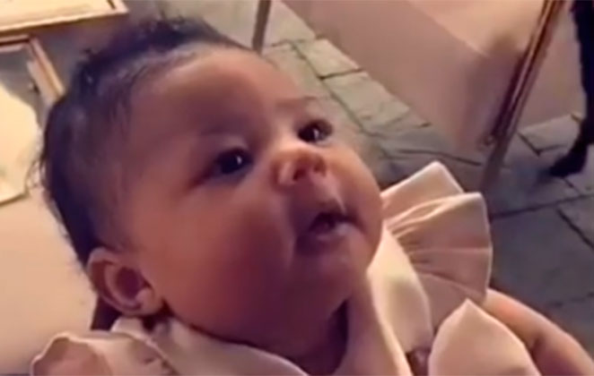 Travis Scott brinca com a filha Stormi em vídeo - OFuxico
