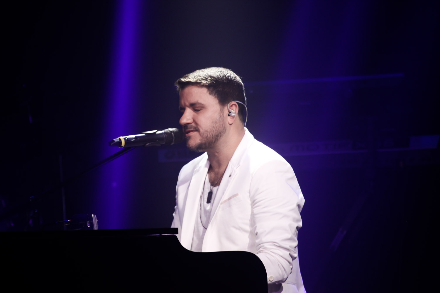 Maurício Manieri faz show em São Paulo - OFuxico