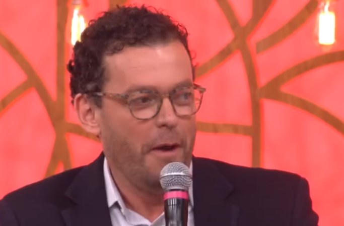 Fernando Rocha convida Marquezine para comer costela - OFuxico