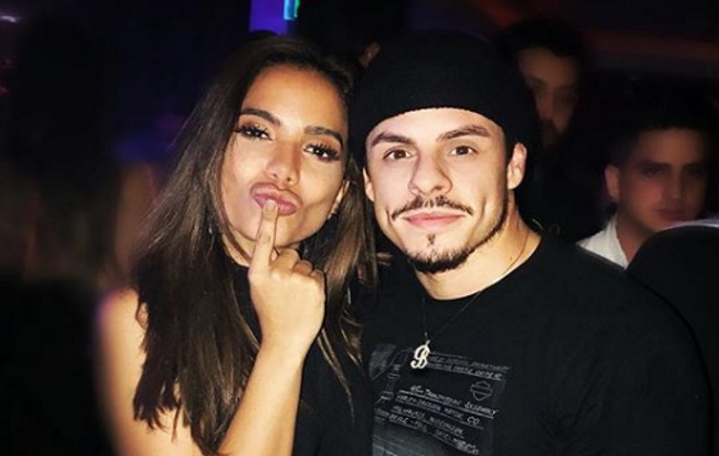 Em Miami, Anitta posa com ex de Jennifer Lopez - OFuxico