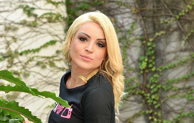 Fernanda Abraão expõe as curvas em ensaio sensual - OFuxico