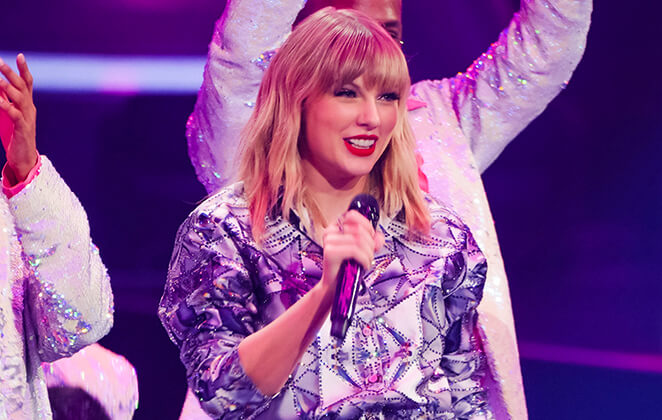Após polêmicas, Taylor Swift poderá cantar hits no AMA 2019 - OFuxico