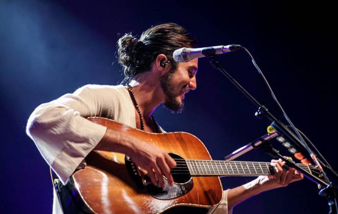 Tiago Iorc encanta com último show da turnê Acústico MTV - OFuxico