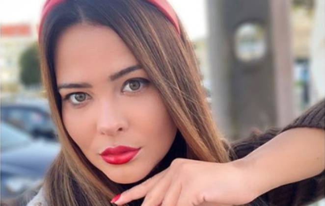 Geisy Arruda posa sensual e brinca: 'Esperando o boy' - OFuxico