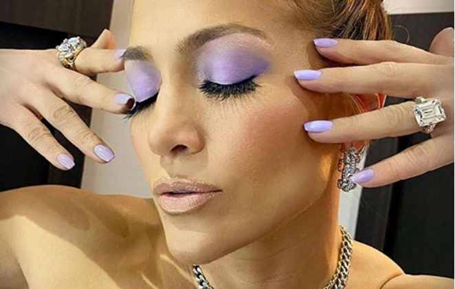Manicure de J-Lo relembra que cortou suas unhas por acidente - OFuxico