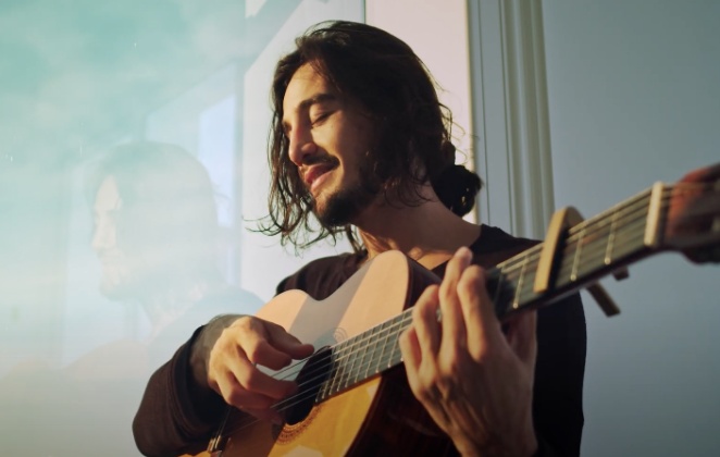 Tiago Iorc surpreende e lança música em live - OFuxico
