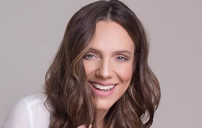 Carol Hubner chega aos 40 anos com destaque nos palcos - OFuxico